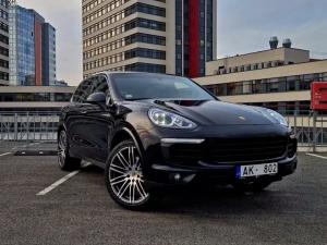 Black Porsche Cayenne 2015 in Riga, with an engine capacity of 3.00 L and mileage of 195 thousand km for 24000 €, photo 18 on AUTOMOTO.COM.LV