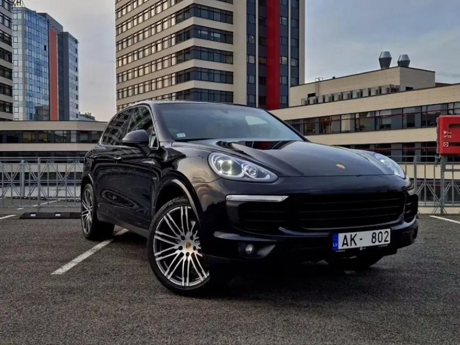 Black Porsche Cayenne 2015 in Riga, with an engine capacity of 3.00 L and mileage of 195 thousand km for 24000 €, photo 18 on AUTOMOTO.COM.LV