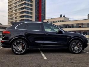 Black Porsche Cayenne 2015 in Riga, with an engine capacity of 3.00 L and mileage of 195 thousand km for 24000 €, photo 20 on AUTOMOTO.COM.LV