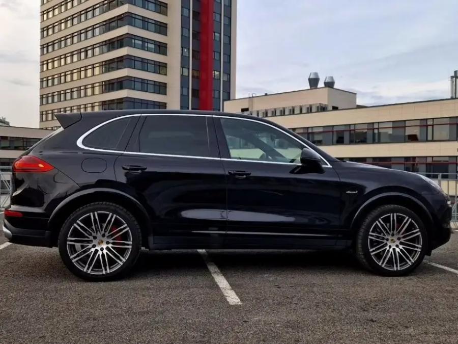 Black Porsche Cayenne 2015 in Riga, with an engine capacity of 3.00 L and mileage of 195 thousand km for 24000 €, photo 20 on AUTOMOTO.COM.LV