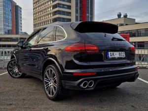 Black Porsche Cayenne 2015 in Riga, with an engine capacity of 3.00 L and mileage of 195 thousand km for 24000 €, photo 21 on AUTOMOTO.COM.LV