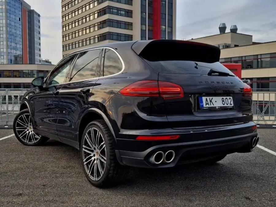 Black Porsche Cayenne 2015 in Riga, with an engine capacity of 3.00 L and mileage of 195 thousand km for 24000 €, photo 21 on AUTOMOTO.COM.LV