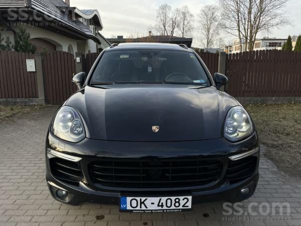 Melns Porsche Cayenne 2015 Rīga, ar dzinēja tilpumu 3.00 L un nobraukumu 219 tūkst. km par 27000 €, foto 1 vietnē AUTOMOTO.COM.LV