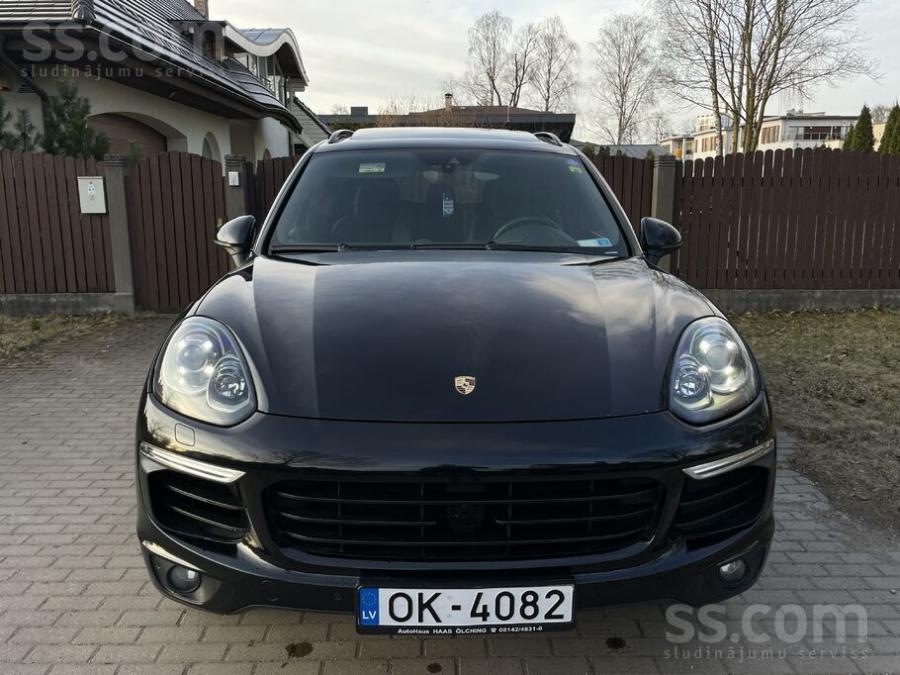 Black Porsche Cayenne 2015 in Riga, with an engine capacity of 3.00 L and mileage of 219 thousand km for 27000 €, photo 1 on AUTOMOTO.COM.LV