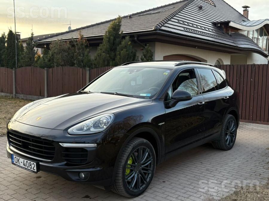 Black Porsche Cayenne 2015 in Riga, with an engine capacity of 3.00 L and mileage of 219 thousand km for 27000 €, photo 3 on AUTOMOTO.COM.LV