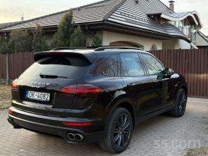 Black Porsche Cayenne 2015 in Riga, with an engine capacity of 3.00 L and mileage of 219 thousand km for 27000 €, photo 5 on AUTOMOTO.COM.LV