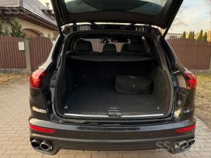 Black Porsche Cayenne 2015 in Riga, with an engine capacity of 3.00 L and mileage of 219 thousand km for 27000 €, photo 8 on AUTOMOTO.COM.LV