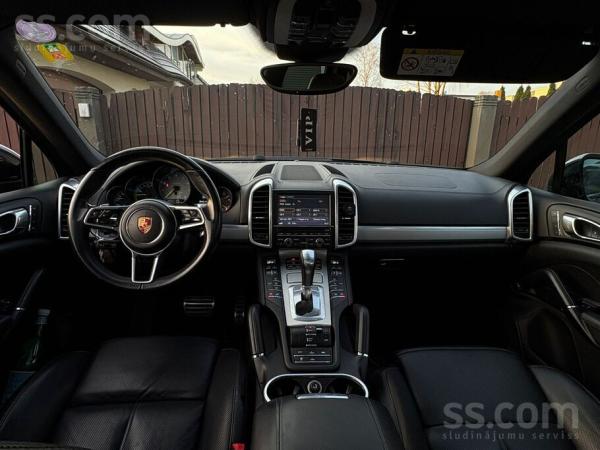 Melns Porsche Cayenne 2015 Rīga, ar dzinēja tilpumu 3.00 L un nobraukumu 219 tūkst. km par 27000 €, foto 8 vietnē AUTOMOTO.COM.LV