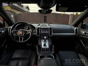 Black Porsche Cayenne 2015 in Riga, with an engine capacity of 3.00 L and mileage of 219 thousand km for 27000 €, photo 9 on AUTOMOTO.COM.LV