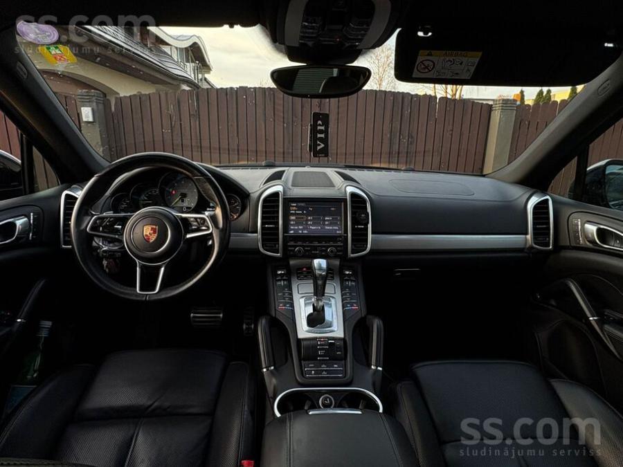 Black Porsche Cayenne 2015 in Riga, with an engine capacity of 3.00 L and mileage of 219 thousand km for 27000 €, photo 9 on AUTOMOTO.COM.LV