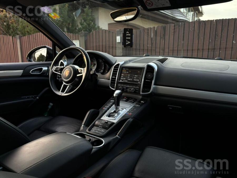 Black Porsche Cayenne 2015 in Riga, with an engine capacity of 3.00 L and mileage of 219 thousand km for 27000 €, photo 10 on AUTOMOTO.COM.LV