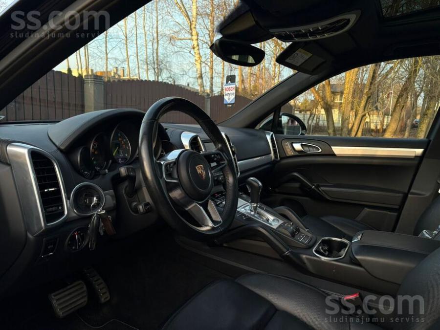 Black Porsche Cayenne 2015 in Riga, with an engine capacity of 3.00 L and mileage of 219 thousand km for 27000 €, photo 11 on AUTOMOTO.COM.LV