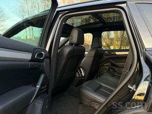 Black Porsche Cayenne 2015 in Riga, with an engine capacity of 3.00 L and mileage of 219 thousand km for 27000 €, photo 12 on AUTOMOTO.COM.LV