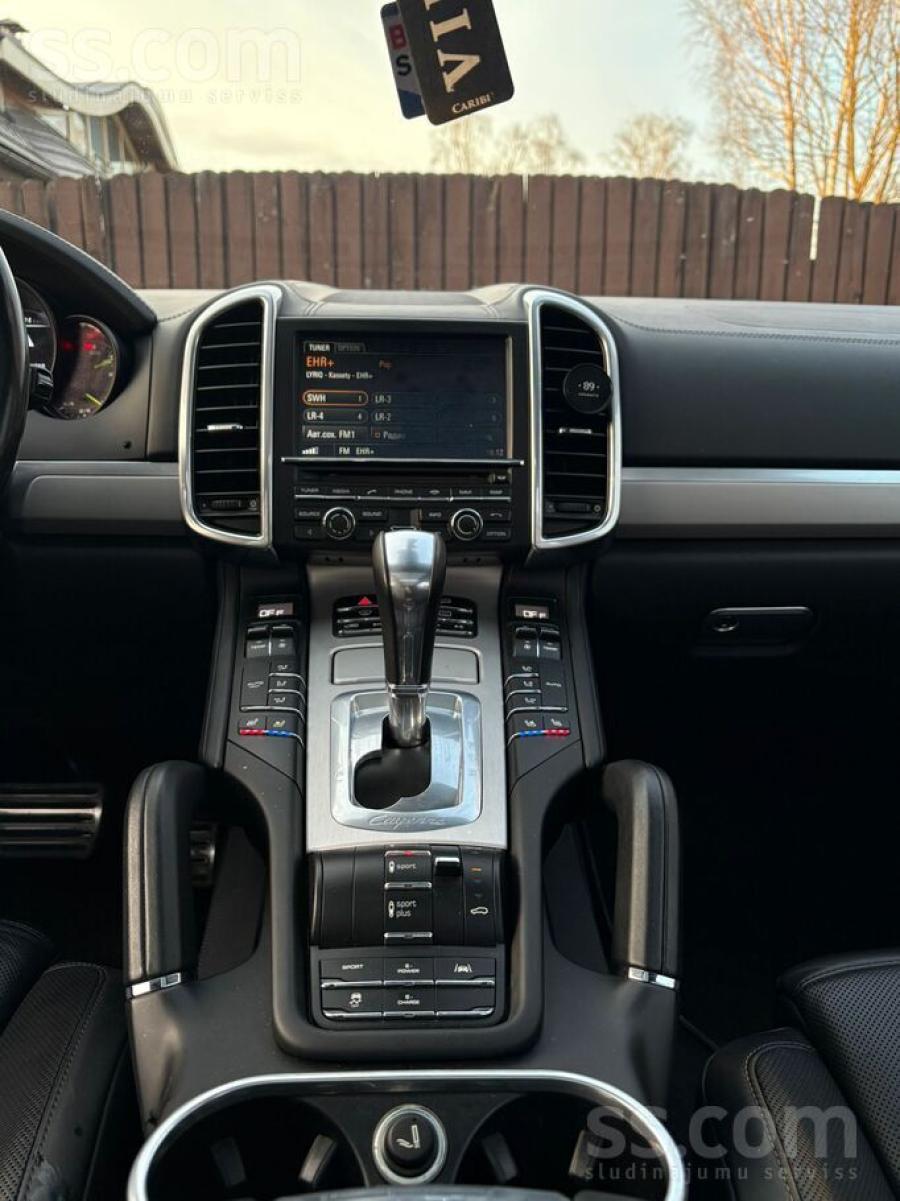 Black Porsche Cayenne 2015 in Riga, with an engine capacity of 3.00 L and mileage of 219 thousand km for 27000 €, photo 13 on AUTOMOTO.COM.LV