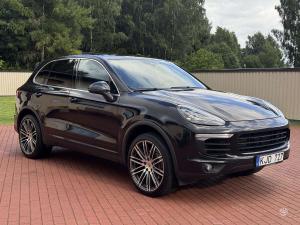 Melns Porsche Cayenne 2015 Mažeikiai, ar dzinēja tilpumu 2.97 L un nobraukumu 255 tūkst. km par 22500 €, foto  vietnē AUTOMOTO.COM.LV