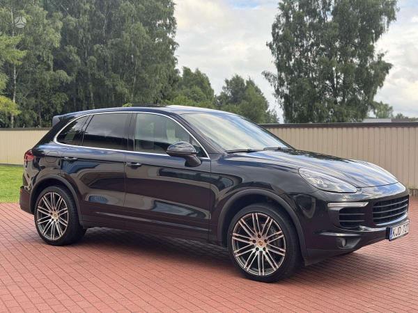 Melns Porsche Cayenne 2015 Mažeikiai, ar dzinēja tilpumu 2.97 L un nobraukumu 255 tūkst. km par 22500 €, foto 2 vietnē AUTOMOTO.COM.LV