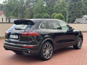 Melns Porsche Cayenne 2015 Mažeikiai, ar dzinēja tilpumu 2.97 L un nobraukumu 255 tūkst. km par 22500 €, foto 4 vietnē AUTOMOTO.COM.LV
