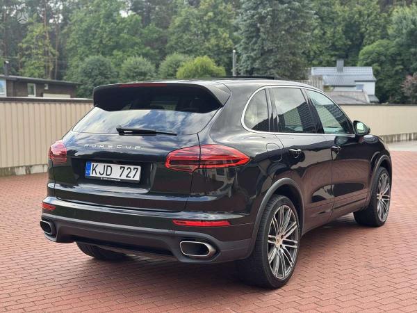 Melns Porsche Cayenne 2015 Mažeikiai, ar dzinēja tilpumu 2.97 L un nobraukumu 255 tūkst. km par 22500 €, foto 4 vietnē AUTOMOTO.COM.LV
