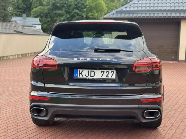 Melns Porsche Cayenne 2015 Mažeikiai, ar dzinēja tilpumu 2.97 L un nobraukumu 255 tūkst. km par 22500 €, foto 5 vietnē AUTOMOTO.COM.LV