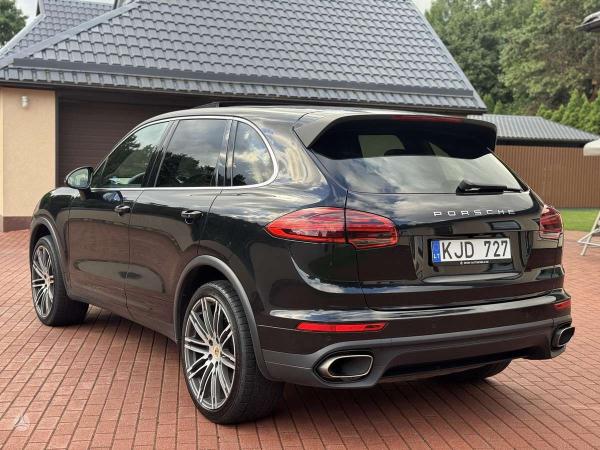 Melns Porsche Cayenne 2015 Mažeikiai, ar dzinēja tilpumu 2.97 L un nobraukumu 255 tūkst. km par 22500 €, foto 6 vietnē AUTOMOTO.COM.LV