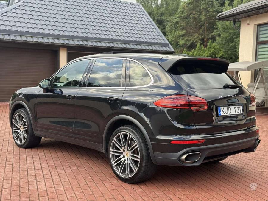 Melns Porsche Cayenne 2015 Mažeikiai, ar dzinēja tilpumu 2.97 L un nobraukumu 255 tūkst. km par 22500 €, foto 8 vietnē AUTOMOTO.COM.LV