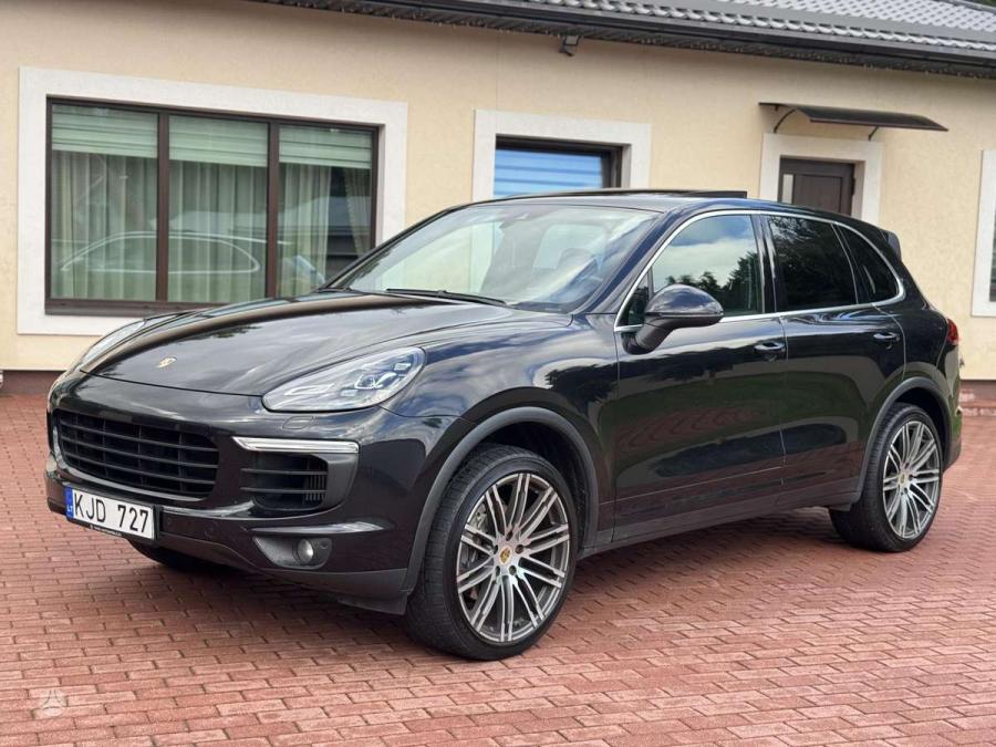 Melns Porsche Cayenne 2015 Mažeikiai, ar dzinēja tilpumu 2.97 L un nobraukumu 255 tūkst. km par 22500 €, foto 9 vietnē AUTOMOTO.COM.LV
