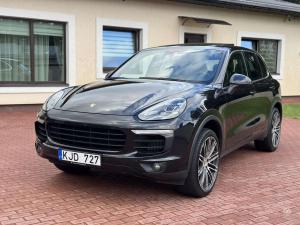 Melns Porsche Cayenne 2015 Mažeikiai, ar dzinēja tilpumu 2.97 L un nobraukumu 255 tūkst. km par 22500 €, foto 10 vietnē AUTOMOTO.COM.LV