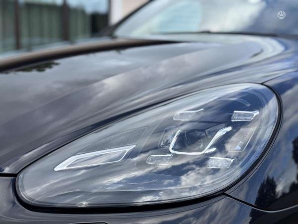 Melns Porsche Cayenne 2015 Mažeikiai, ar dzinēja tilpumu 2.97 L un nobraukumu 255 tūkst. km par 22500 €, foto 10 vietnē AUTOMOTO.COM.LV
