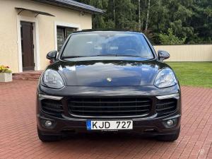 Melns Porsche Cayenne 2015 Mažeikiai, ar dzinēja tilpumu 2.97 L un nobraukumu 255 tūkst. km par 22500 €, foto 12 vietnē AUTOMOTO.COM.LV