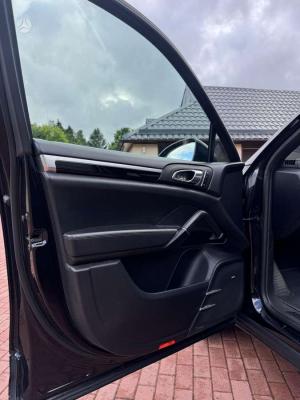 Melns Porsche Cayenne 2015 Mažeikiai, ar dzinēja tilpumu 2.97 L un nobraukumu 255 tūkst. km par 22500 €, foto 13 vietnē AUTOMOTO.COM.LV
