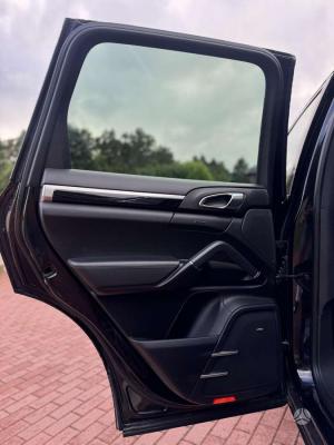 Melns Porsche Cayenne 2015 Mažeikiai, ar dzinēja tilpumu 2.97 L un nobraukumu 255 tūkst. km par 22500 €, foto 18 vietnē AUTOMOTO.COM.LV