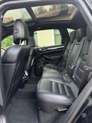 Melns Porsche Cayenne 2015 Mažeikiai, ar dzinēja tilpumu 2.97 L un nobraukumu 255 tūkst. km par 22500 €, foto 19 vietnē AUTOMOTO.COM.LV