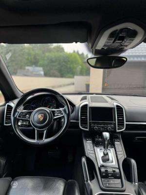 Melns Porsche Cayenne 2015 Mažeikiai, ar dzinēja tilpumu 2.97 L un nobraukumu 255 tūkst. km par 22500 €, foto 21 vietnē AUTOMOTO.COM.LV