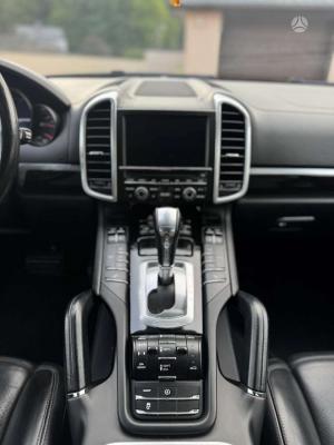 Melns Porsche Cayenne 2015 Mažeikiai, ar dzinēja tilpumu 2.97 L un nobraukumu 255 tūkst. km par 22500 €, foto 23 vietnē AUTOMOTO.COM.LV