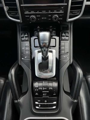 Melns Porsche Cayenne 2015 Mažeikiai, ar dzinēja tilpumu 2.97 L un nobraukumu 255 tūkst. km par 22500 €, foto 24 vietnē AUTOMOTO.COM.LV