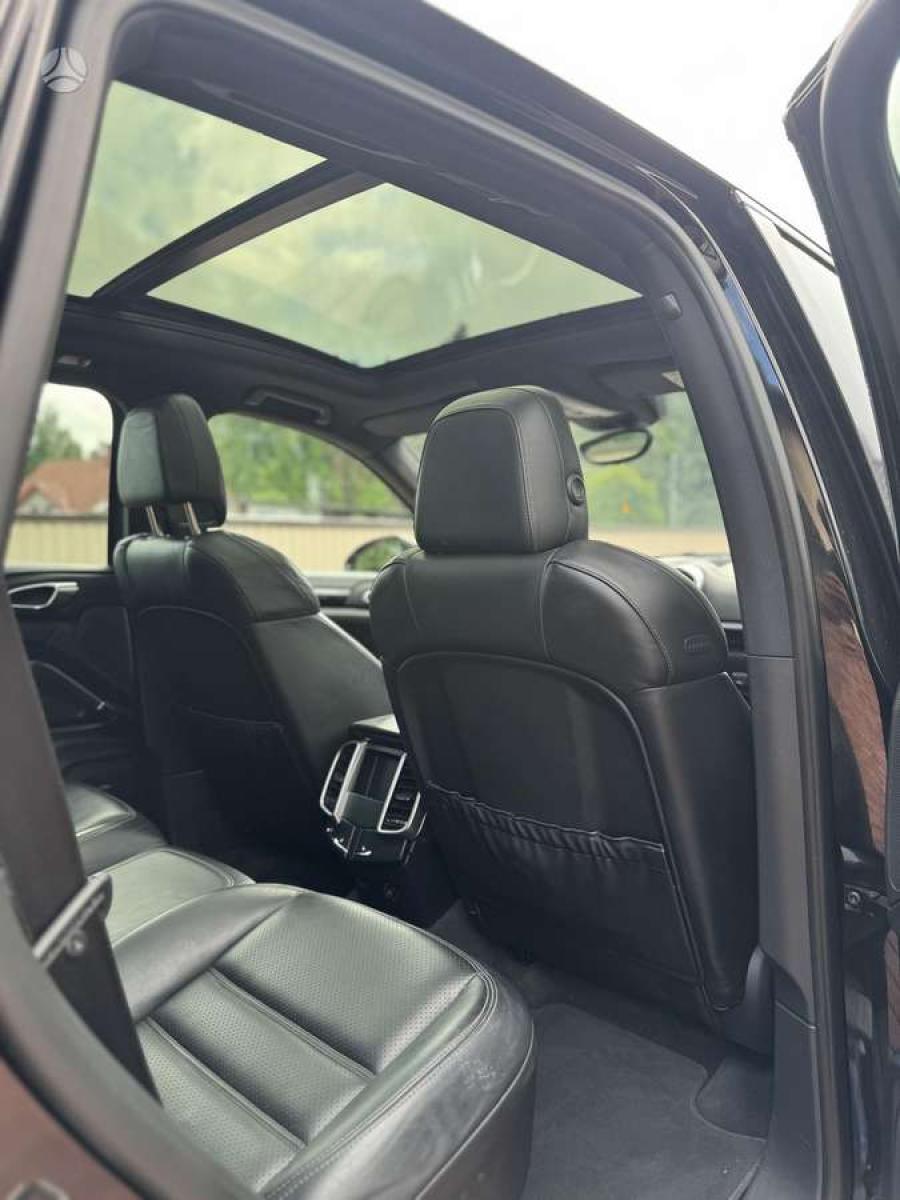 Melns Porsche Cayenne 2015 Mažeikiai, ar dzinēja tilpumu 2.97 L un nobraukumu 255 tūkst. km par 22500 €, foto 28 vietnē AUTOMOTO.COM.LV