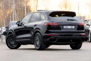 Melns Porsche Cayenne 2015 Jelgava, ar dzinēja tilpumu 4.13 L un nobraukumu 255 tūkst. km par 22900 €, foto 3 vietnē AUTOMOTO.COM.LV