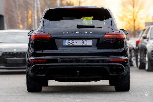 Black Porsche Cayenne 2015 in Jelgava, with an engine capacity of 4.13 L and mileage of 255 thousand km for 22900 €, photo 6 on AUTOMOTO.COM.LV