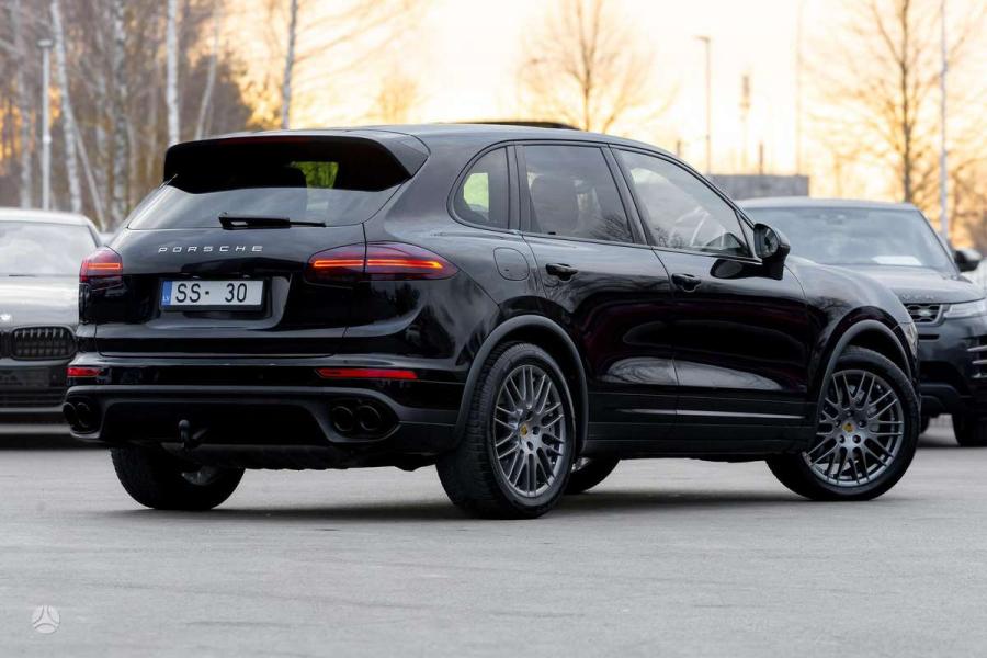 Melns Porsche Cayenne 2015 Jelgava, ar dzinēja tilpumu 4.13 L un nobraukumu 255 tūkst. km par 22900 €, foto 8 vietnē AUTOMOTO.COM.LV