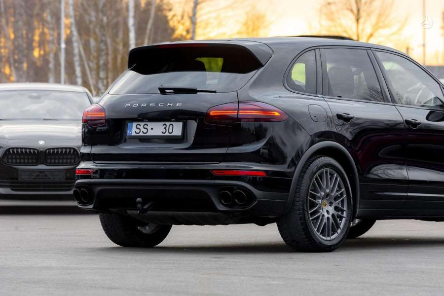 Melns Porsche Cayenne 2015 Jelgava, ar dzinēja tilpumu 4.13 L un nobraukumu 255 tūkst. km par 22900 €, foto 9 vietnē AUTOMOTO.COM.LV