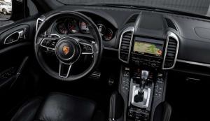 Melns Porsche Cayenne 2015 Jelgava, ar dzinēja tilpumu 4.13 L un nobraukumu 255 tūkst. km par 22900 €, foto 12 vietnē AUTOMOTO.COM.LV