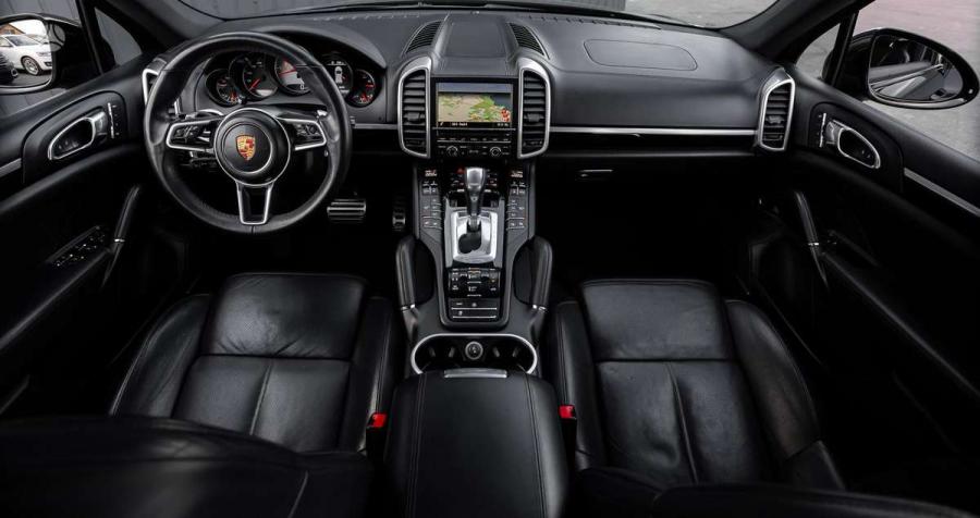Melns Porsche Cayenne 2015 Jelgava, ar dzinēja tilpumu 4.13 L un nobraukumu 255 tūkst. km par 22900 €, foto 13 vietnē AUTOMOTO.COM.LV