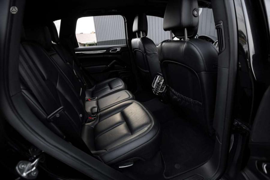 Melns Porsche Cayenne 2015 Jelgava, ar dzinēja tilpumu 4.13 L un nobraukumu 255 tūkst. km par 22900 €, foto 15 vietnē AUTOMOTO.COM.LV