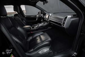 Melns Porsche Cayenne 2015 Jelgava, ar dzinēja tilpumu 4.13 L un nobraukumu 255 tūkst. km par 22900 €, foto 16 vietnē AUTOMOTO.COM.LV