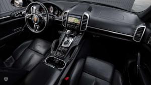 Melns Porsche Cayenne 2015 Jelgava, ar dzinēja tilpumu 4.13 L un nobraukumu 255 tūkst. km par 22900 €, foto 18 vietnē AUTOMOTO.COM.LV