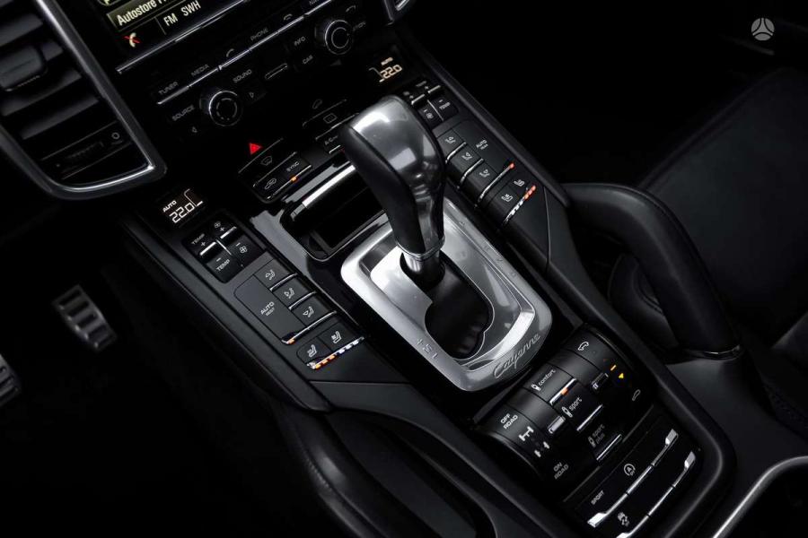 Melns Porsche Cayenne 2015 Jelgava, ar dzinēja tilpumu 4.13 L un nobraukumu 255 tūkst. km par 22900 €, foto 29 vietnē AUTOMOTO.COM.LV