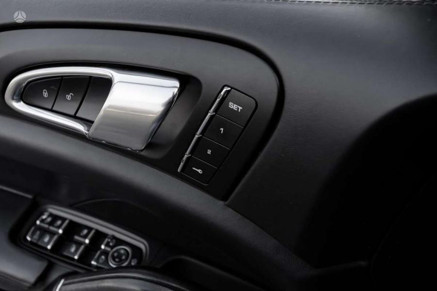Melns Porsche Cayenne 2015 Jelgava, ar dzinēja tilpumu 4.13 L un nobraukumu 255 tūkst. km par 22900 €, foto 31 vietnē AUTOMOTO.COM.LV