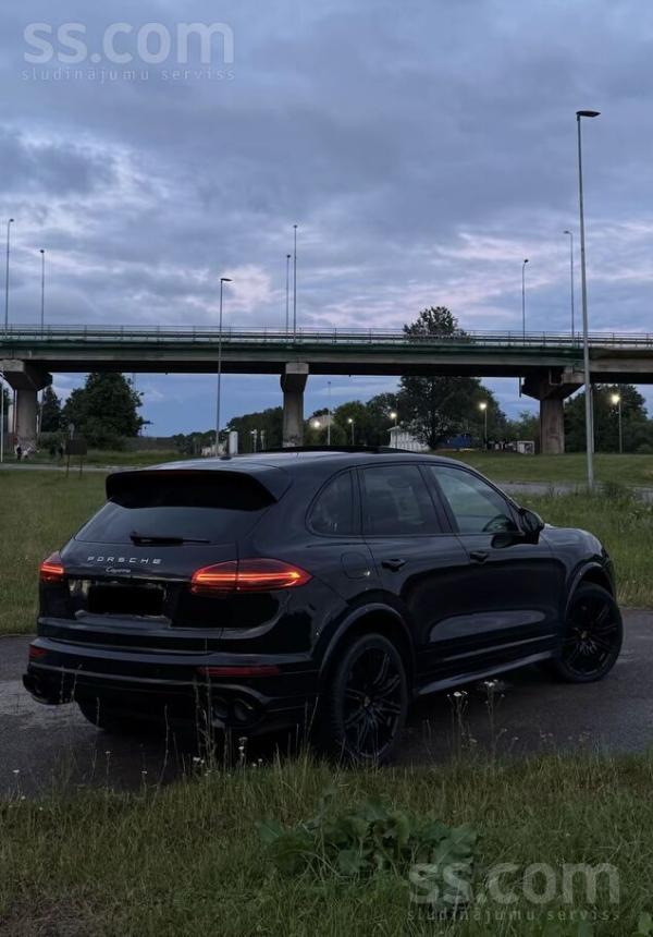 Black Porsche Cayenne 2015 in Rezekne, with an engine capacity of 3.00 L and mileage of 230 thousand km for 24000 €, photo 1 on AUTOMOTO.COM.LV
