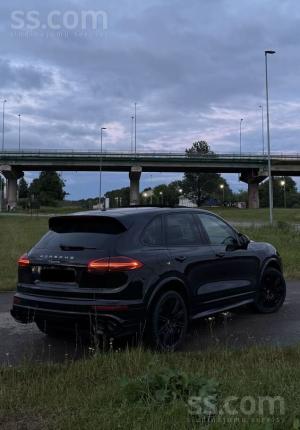 Black Porsche Cayenne 2015 in Rezekne, with an engine capacity of 3.00 L and mileage of 230 thousand km for 24000 €, photo 1 on AUTOMOTO.COM.LV