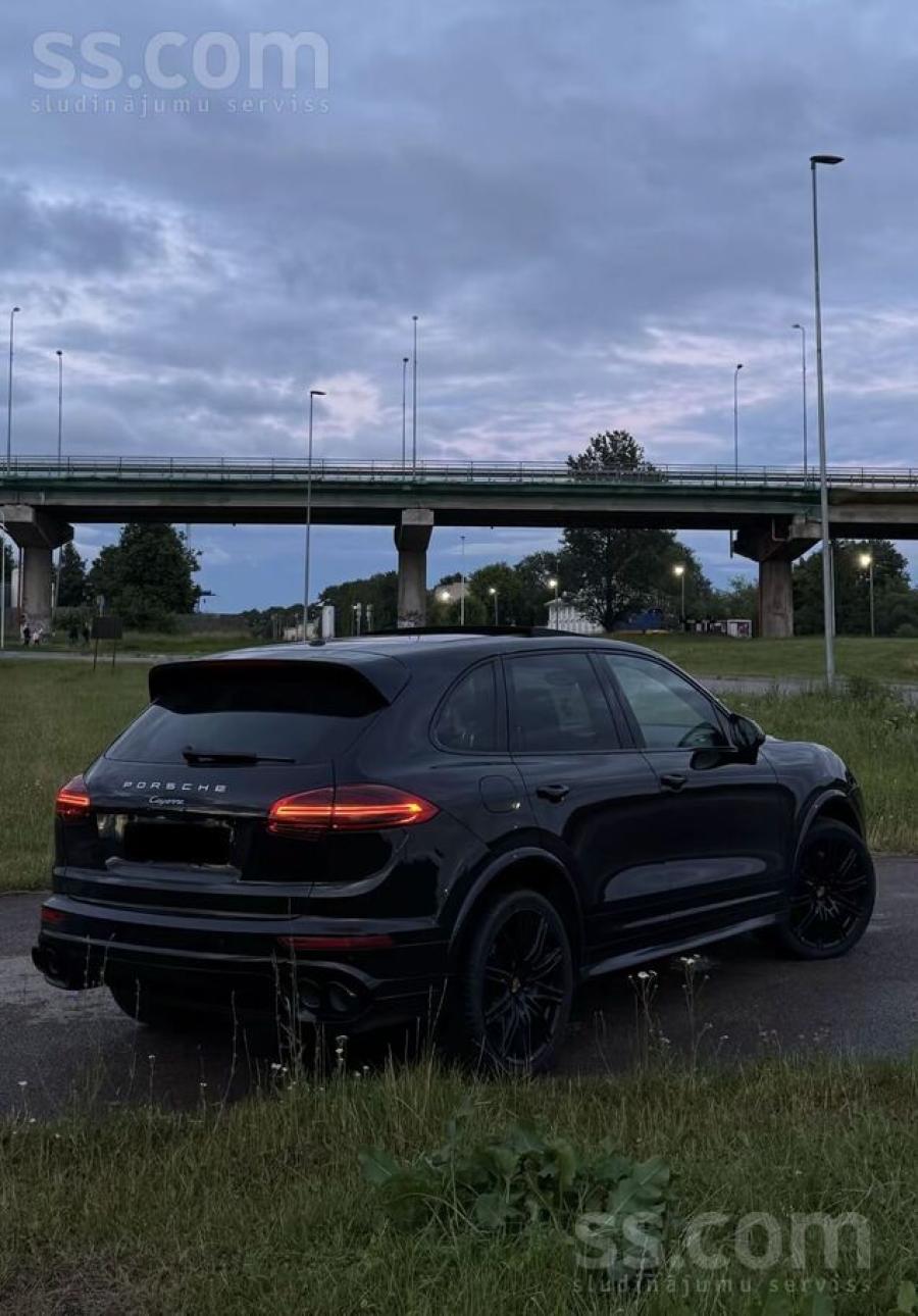 Black Porsche Cayenne 2015 in Rezekne, with an engine capacity of 3.00 L and mileage of 230 thousand km for 24000 €, photo 1 on AUTOMOTO.COM.LV